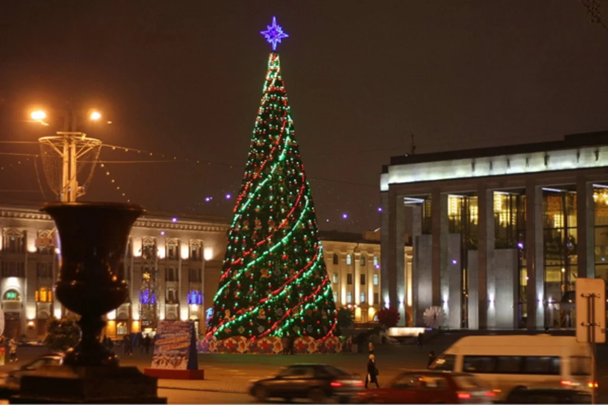 У Мінску ўключылі святочную ілюмінацыю